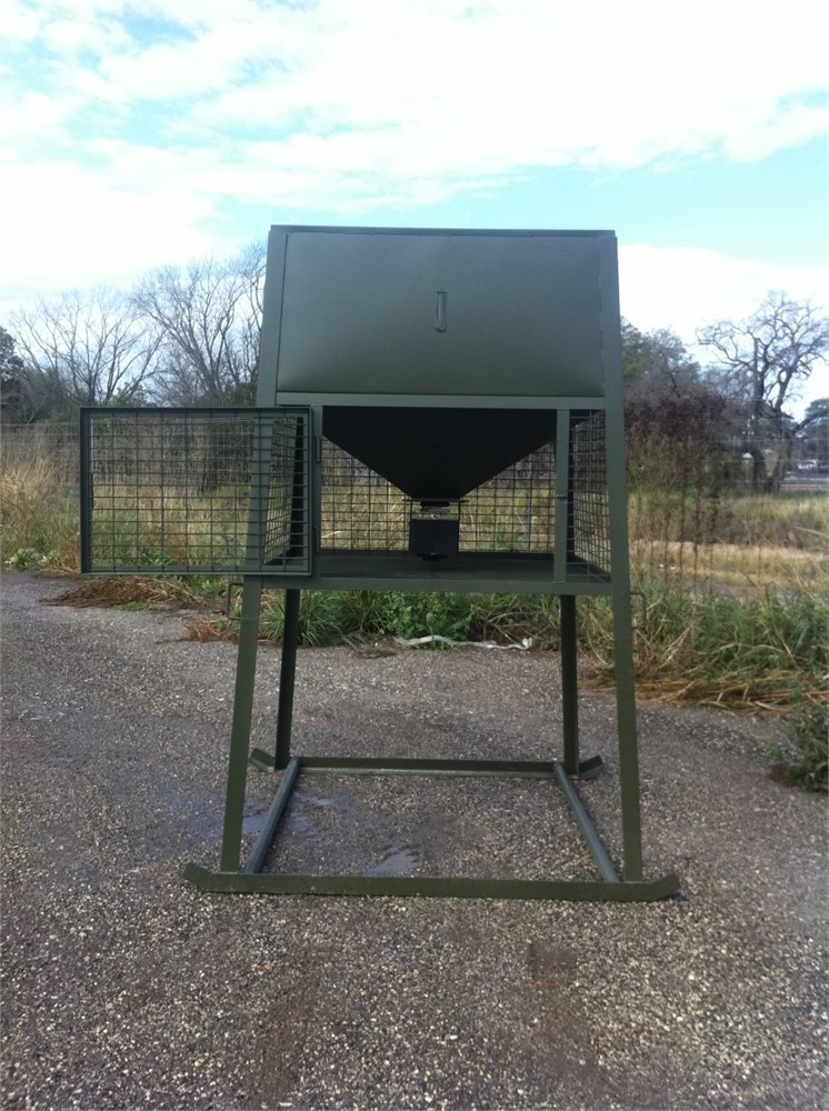 WildLife Buyer, LLC. - 2000lb Atascosa HD Broadcast Feeder 10gauge