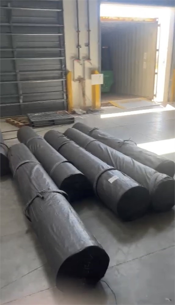 WildLife Buyer, LLC. - 1 ROLL OF 8' X 100' 80 MIL PLASTIC VINYL NEW