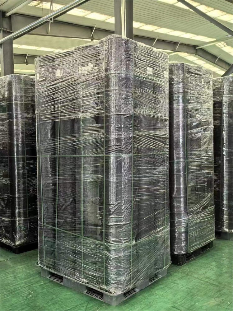 WildLife Buyer, LLC. - 1 ROLL OF 8' X 100' 80 MIL PLASTIC VINYL NEW